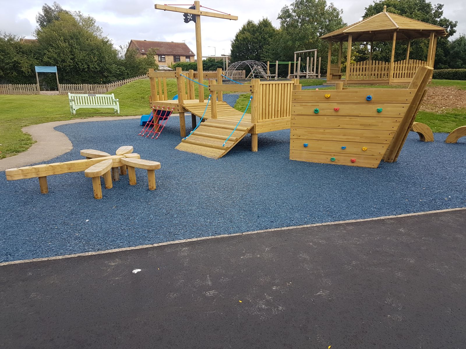 Rubber Mulch Surfacing - Specialist Play & Sports Surface Installers ...